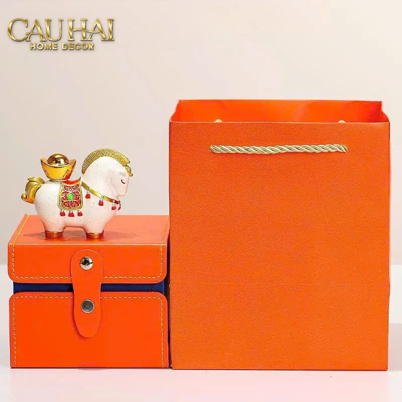 Tượng Bạch Mã Cát Lợi Gift Box - Tết Couture | Cậu Hai Home Decor – CẬU ...